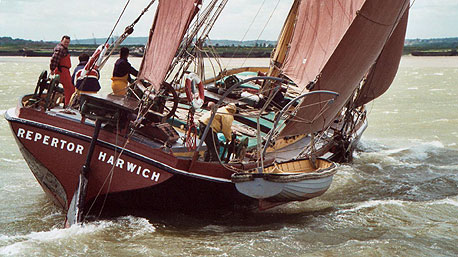 Thames Barge Racing – The Whitstable Barge Match – World Wide Walkies