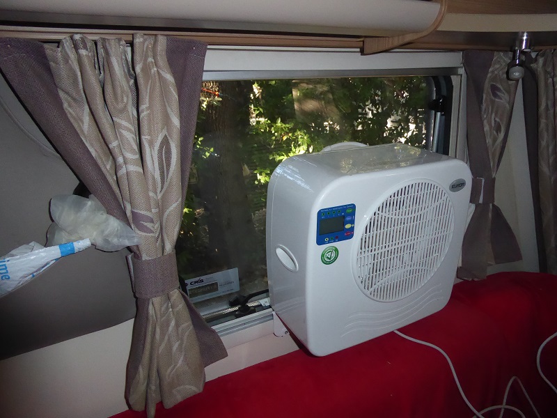 30 Tips To Keep Cool In Your Camper or Caravan! – World Wide Walkies
